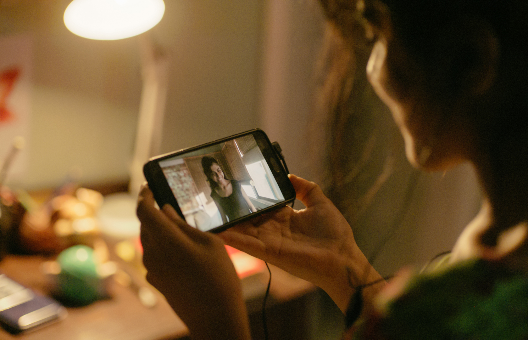 OSCAR SHORTS FILM REVIEW – Sandstorm – A schoolgirl going through ...