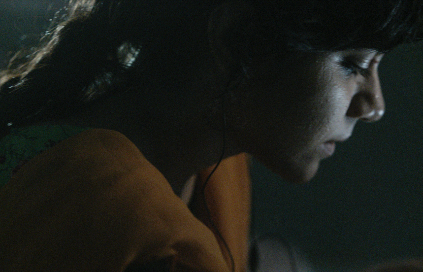 OSCAR SHORTS FILM REVIEW – Sandstorm – A schoolgirl going through ...
